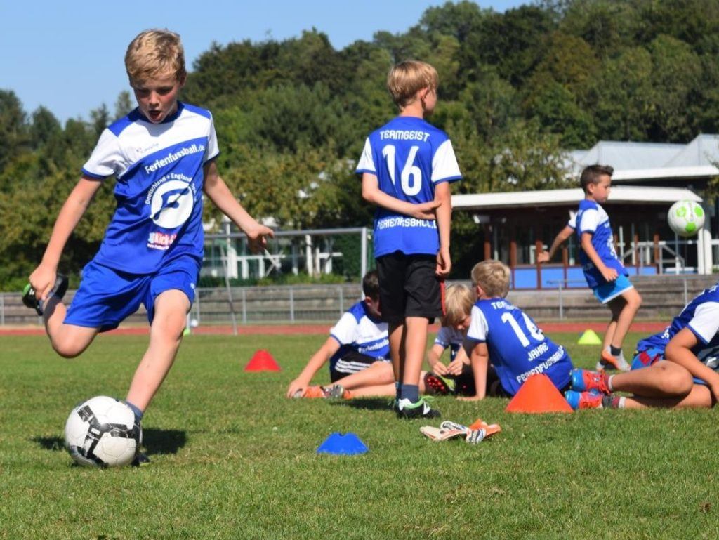 Ballschule als technische Grundlage - Ferienfussball